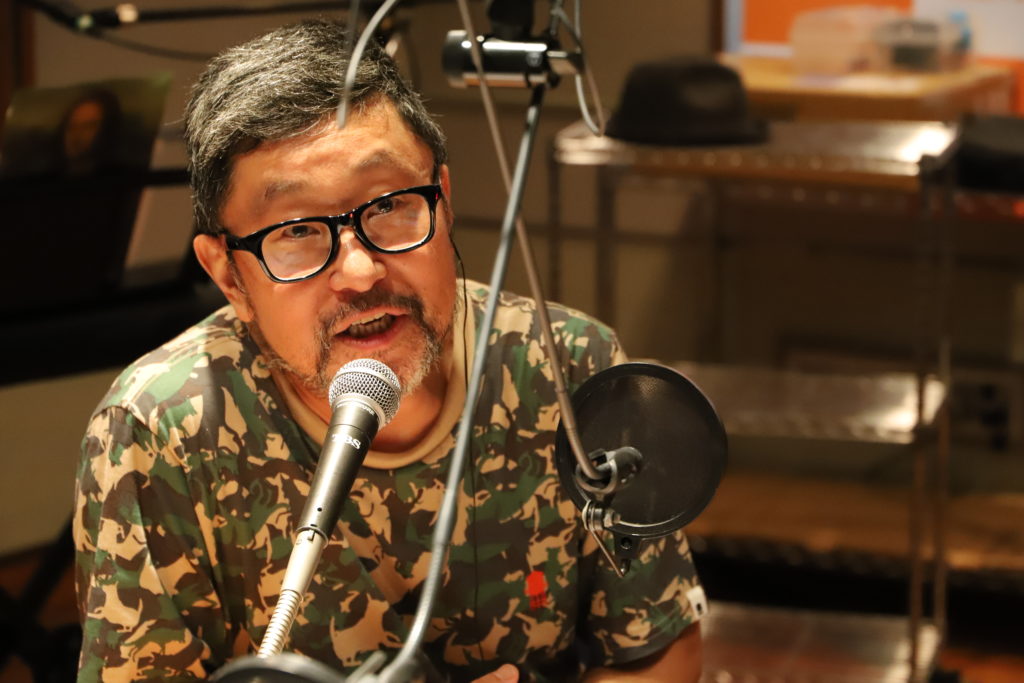 大江千里が歌を封印しジャズピアニストになった理由と、自身のヒット曲を今カバーする意味【ピアノ生演奏も】